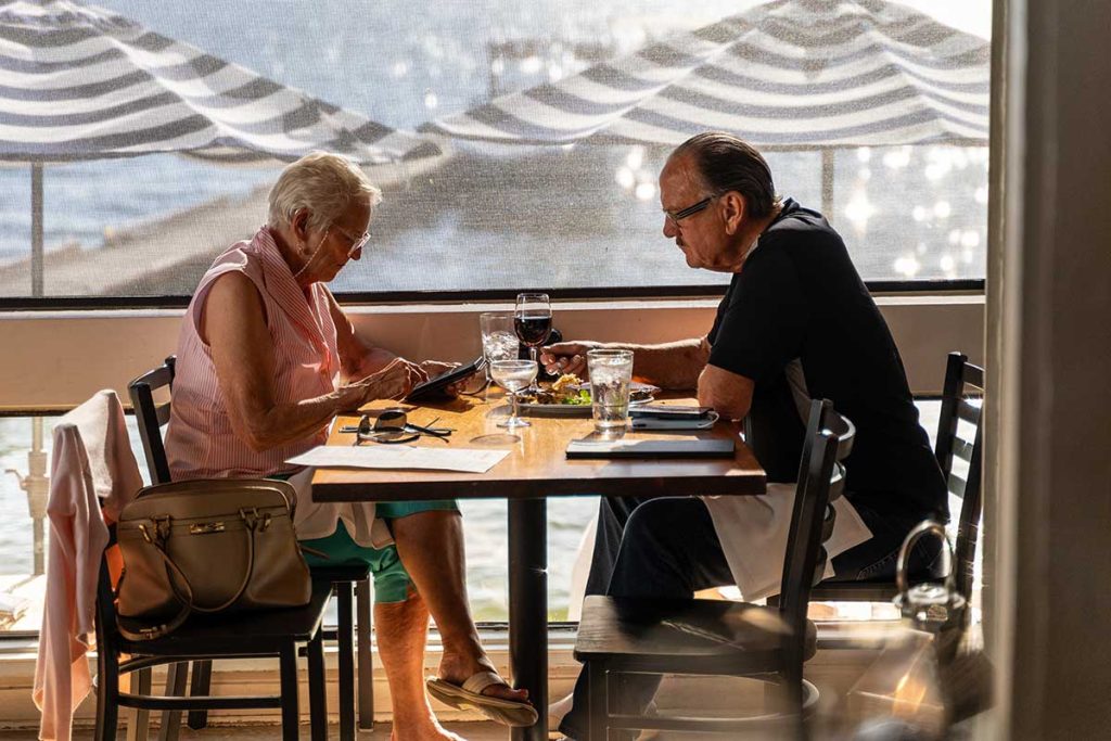 Photo Gallery - BeachHouse Bar + Grill Restaurant - Lake Washington ...